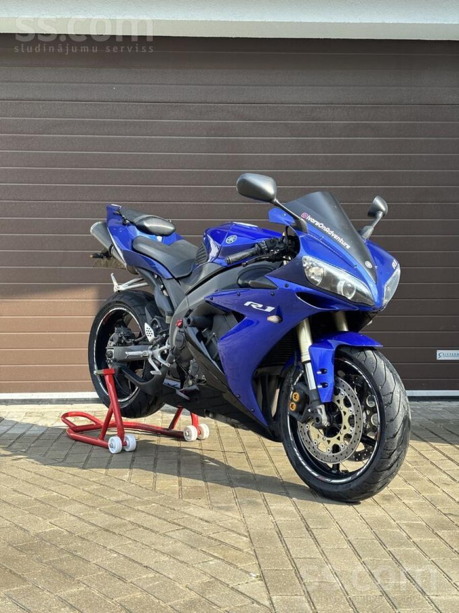 Yamaha YZF-R1 2004 in Riga, with an engine capacity of 1.00 L and mileage of 0 thousand km for 4200 €, photo 3 on AUTOMOTO.COM.LV