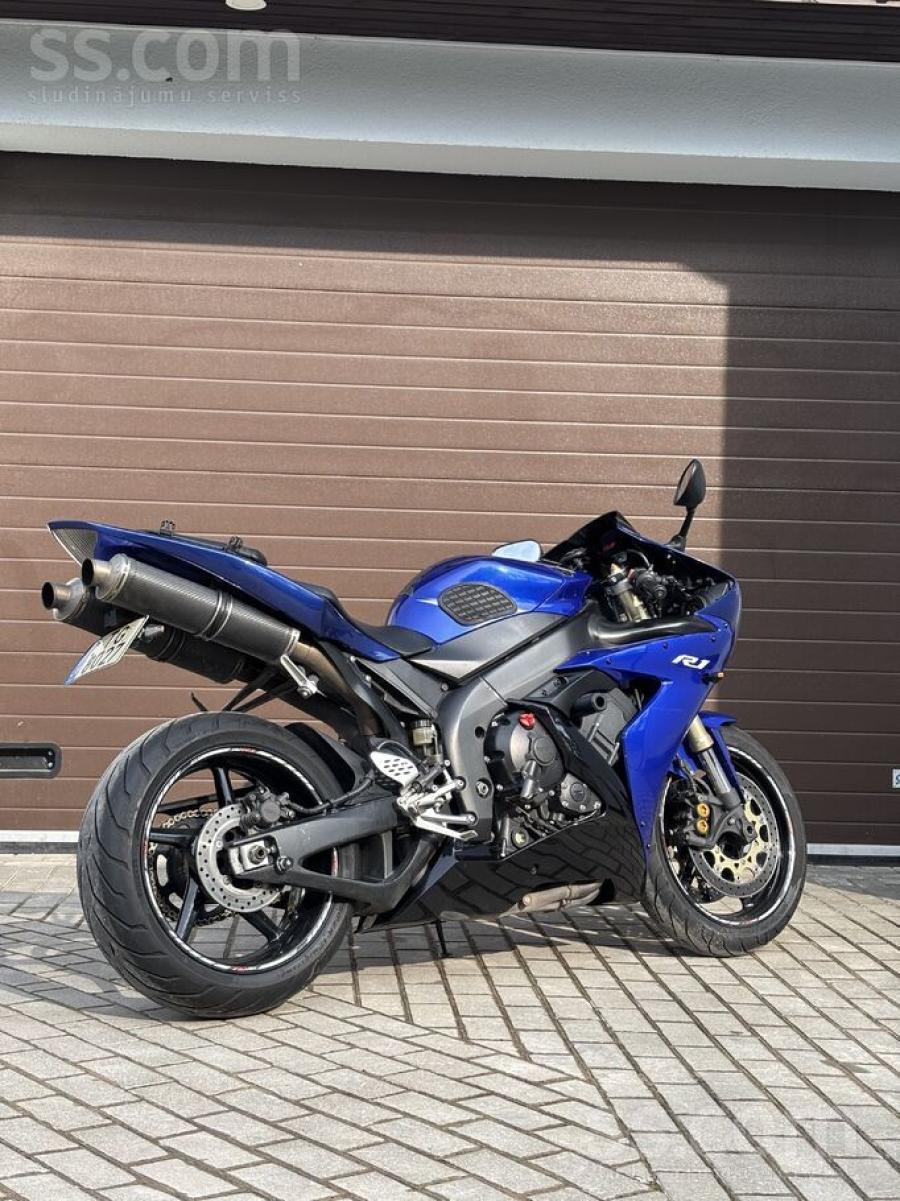 Yamaha YZF-R1 2004 in Riga, with an engine capacity of 1.00 L and mileage of 0 thousand km for 4200 €, photo 4 on AUTOMOTO.COM.LV
