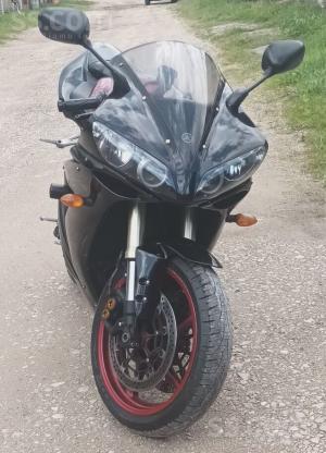 Yamaha YZF-R1 2004 Ogre, ar dzinēja tilpumu 1.00 L un nobraukumu 0 tūkst. km par 3200 €, foto 4 vietnē AUTOMOTO.COM.LV