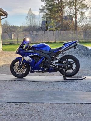 Yamaha YZF-R1 2005 Kohtla-Jerve, ar dzinēja tilpumu 0.00 L un nobraukumu 37 tūkst. km par 4499 €, foto  vietnē AUTOMOTO.COM.LV