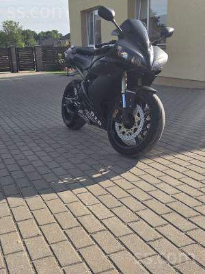 Yamaha YZF-R1 2005 in Liepaja, with an engine capacity of 1.00 L and mileage of 0 thousand km for 4300 €, photo 3 on AUTOMOTO.COM.LV