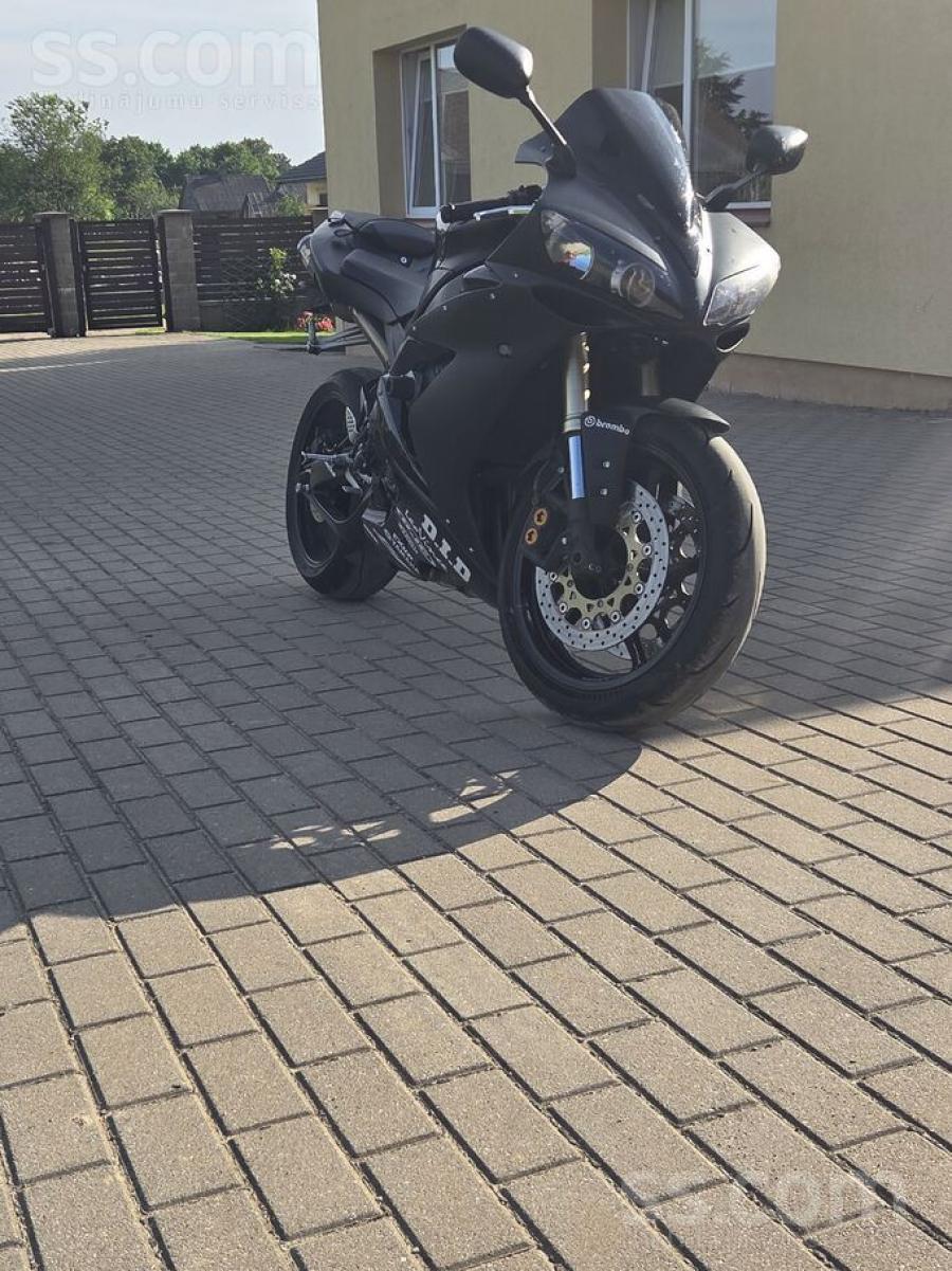 Yamaha YZF-R1 2005 in Liepaja, with an engine capacity of 1.00 L and mileage of 0 thousand km for 4300 €, photo 3 on AUTOMOTO.COM.LV