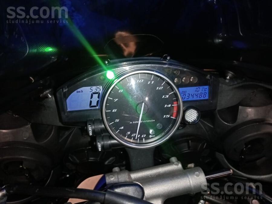 Yamaha YZF-R1 2006 in Rezekne, with an engine capacity of 1.00 L and mileage of 0 thousand km for 5200 €, photo 5 on AUTOMOTO.COM.LV