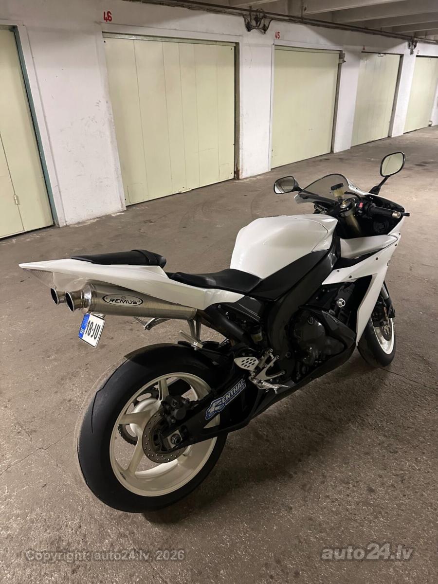 Yamaha YZF-R1 2007 Tallina, ar dzinēja tilpumu 1.00 L un nobraukumu 54 tūkst. km par 5500 €, foto 2 vietnē AUTOMOTO.COM.LV