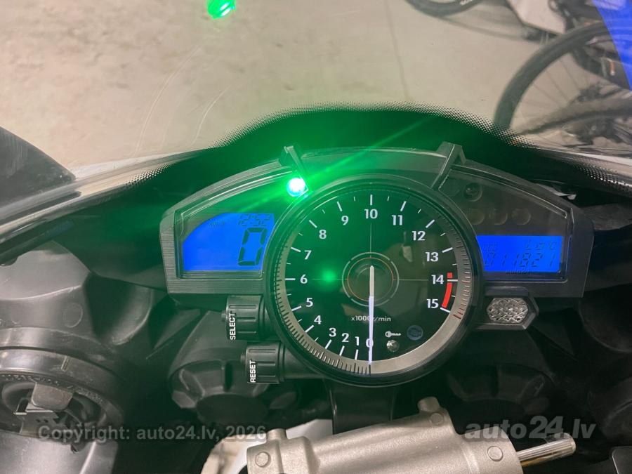 Yamaha YZF-R1 2007 in Tallinn, with an engine capacity of 1.00 L and mileage of 12 thousand km for 5400 €, photo 7 on AUTOMOTO.COM.LV