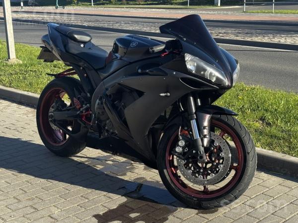 Yamaha YZF-R1 2007 Rēzekne, ar dzinēja tilpumu 1.00 L un nobraukumu 0 tūkst. km par 4000 €, foto 1 vietnē AUTOMOTO.COM.LV