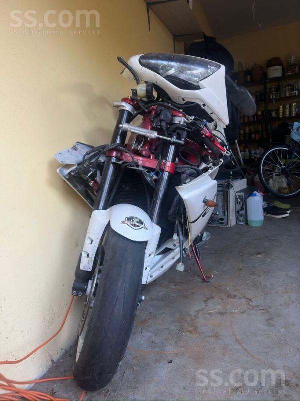 Yamaha YZF-R1 2007 Rīga vietnē Yamaha YZF-R1 2007 Rīga, ar dzinēja tilpumu 1.00 L un nobraukumu 0 tūkst. km par 1200 €, foto 3 vietnē AUTOMOTO.COM.LV