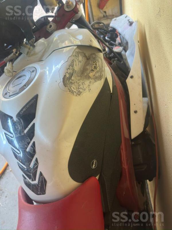 Yamaha YZF-R1 2007 Rīga vietnē Yamaha YZF-R1 2007 Rīga, ar dzinēja tilpumu 1.00 L un nobraukumu 0 tūkst. km par 1200 €, foto 4 vietnē AUTOMOTO.COM.LV