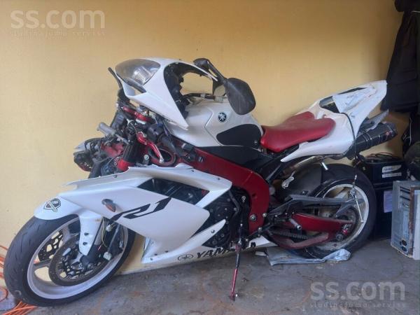 Yamaha YZF-R1 2007 Rīga vietnē Yamaha YZF-R1 2007 Rīga, ar dzinēja tilpumu 1.00 L un nobraukumu 0 tūkst. km par 1200 €, foto 5 vietnē AUTOMOTO.COM.LV