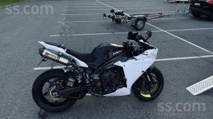 Yamaha YZF-R1 2009 Rīga, ar dzinēja tilpumu 1.00 L un nobraukumu 0 tūkst. km par 5950 €, foto  vietnē AUTOMOTO.COM.LV