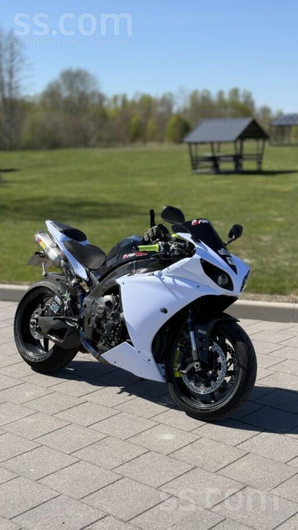 Yamaha YZF-R1 2009 in Riga on AUTOMOTO.COM.LV Yamaha YZF-R1 2009 in Riga, with an engine capacity of 1.00 L and mileage of 0 thousand km for 5950 €, photo 3 on AUTOMOTO.COM.LV