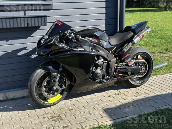 Yamaha YZF-R1 2009 in Riga on AUTOMOTO.COM.LV Yamaha YZF-R1 2009 in Riga, with an engine capacity of 1.00 L and mileage of 0 thousand km for 5950 €, photo 6 on AUTOMOTO.COM.LV