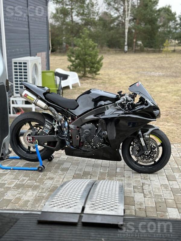 Yamaha YZF-R1 2009 in Riga on AUTOMOTO.COM.LV Yamaha YZF-R1 2009 in Riga, with an engine capacity of 1.00 L and mileage of 0 thousand km for 5950 €, photo 7 on AUTOMOTO.COM.LV