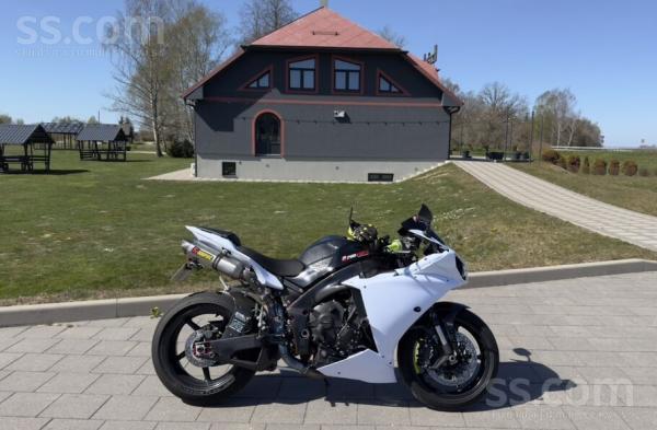 Yamaha YZF-R1 2009 in Riga on AUTOMOTO.COM.LV Yamaha YZF-R1 2009 in Riga, with an engine capacity of 1.00 L and mileage of 0 thousand km for 5950 €, photo 9 on AUTOMOTO.COM.LV