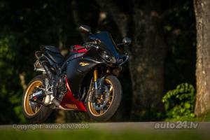 Yamaha YZF-R1 2012 Tallina, ar dzinēja tilpumu 1.00 L un nobraukumu 24 tūkst. km par 7900 €, foto 6 vietnē AUTOMOTO.COM.LV