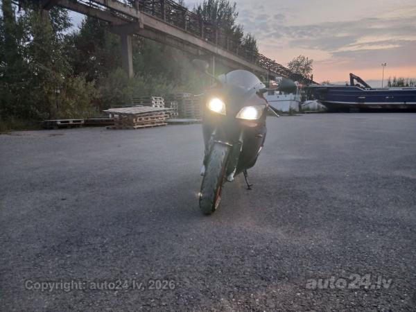 Violet Yamaha YZF-R1 1998 in Tallinn, with an engine capacity of 1.00 L and mileage of 66 thousand km for 2500 €, photo 8 on AUTOMOTO.COM.LV