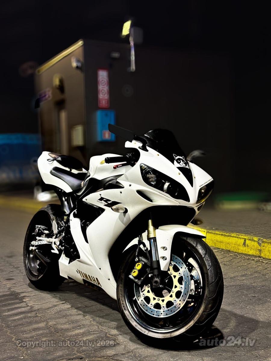 White Yamaha YZF-R1 2005 in Tallinn, with an engine capacity of 1.00 L and mileage of 40 thousand km for 4999 €, photo 1 on AUTOMOTO.COM.LV