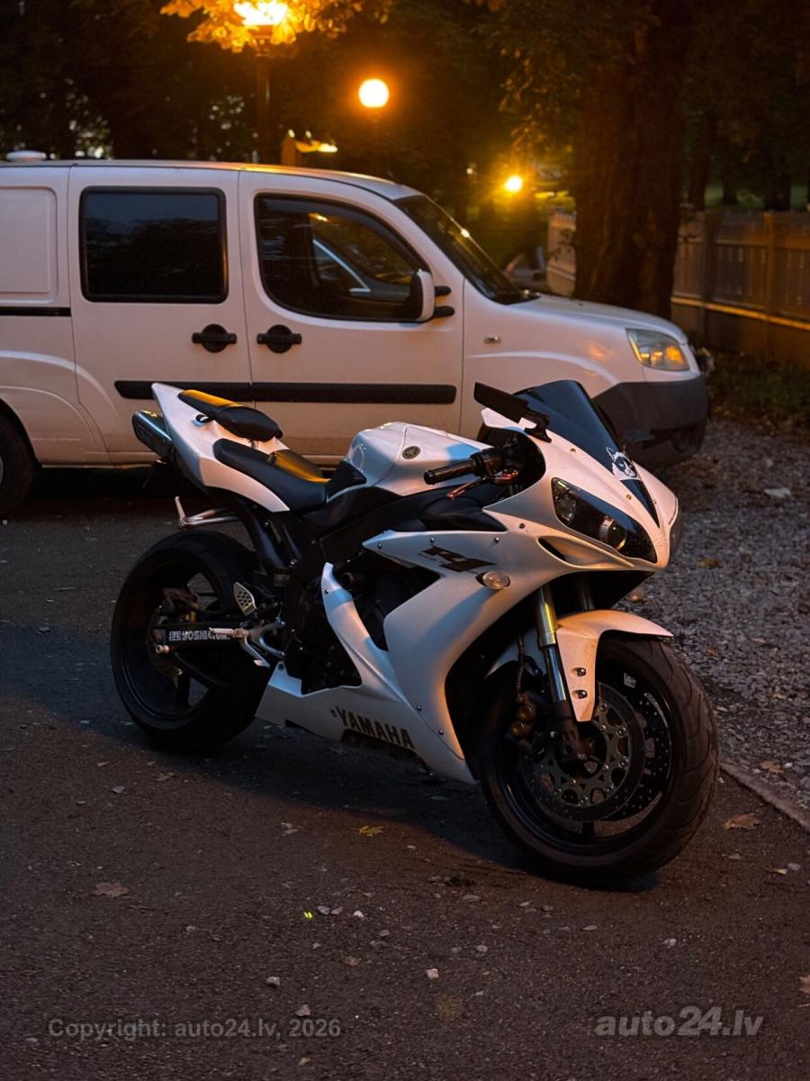 White Yamaha YZF-R1 2005 in Tallinn, with an engine capacity of 1.00 L and mileage of 40 thousand km for 4999 €, photo 2 on AUTOMOTO.COM.LV