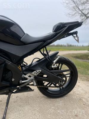 Ямаха YZF R125 2008 в Тельшяй, объемом двигателя 0.13 л и пробегом 0 тыс. км за 1900 €, фото 4 на AUTOMOTO.COM.LV