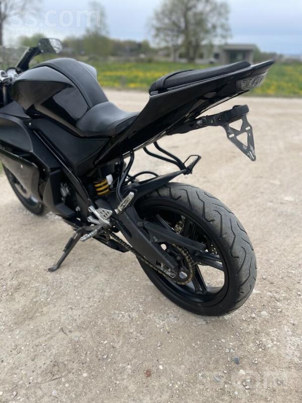 Ямаха YZF R125 2008 в Тельшяй, объемом двигателя 0.13 л и пробегом 0 тыс. км за 1900 €, фото 9 на AUTOMOTO.COM.LV