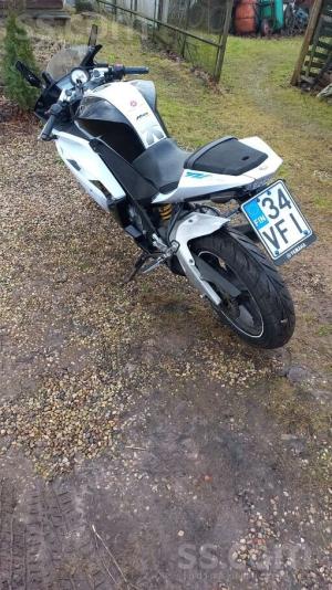 Yamaha YZF R125 2010 Alūksne, ar dzinēja tilpumu 0.13 L un nobraukumu 0 tūkst. km par 1950 €, foto 3 vietnē AUTOMOTO.COM.LV