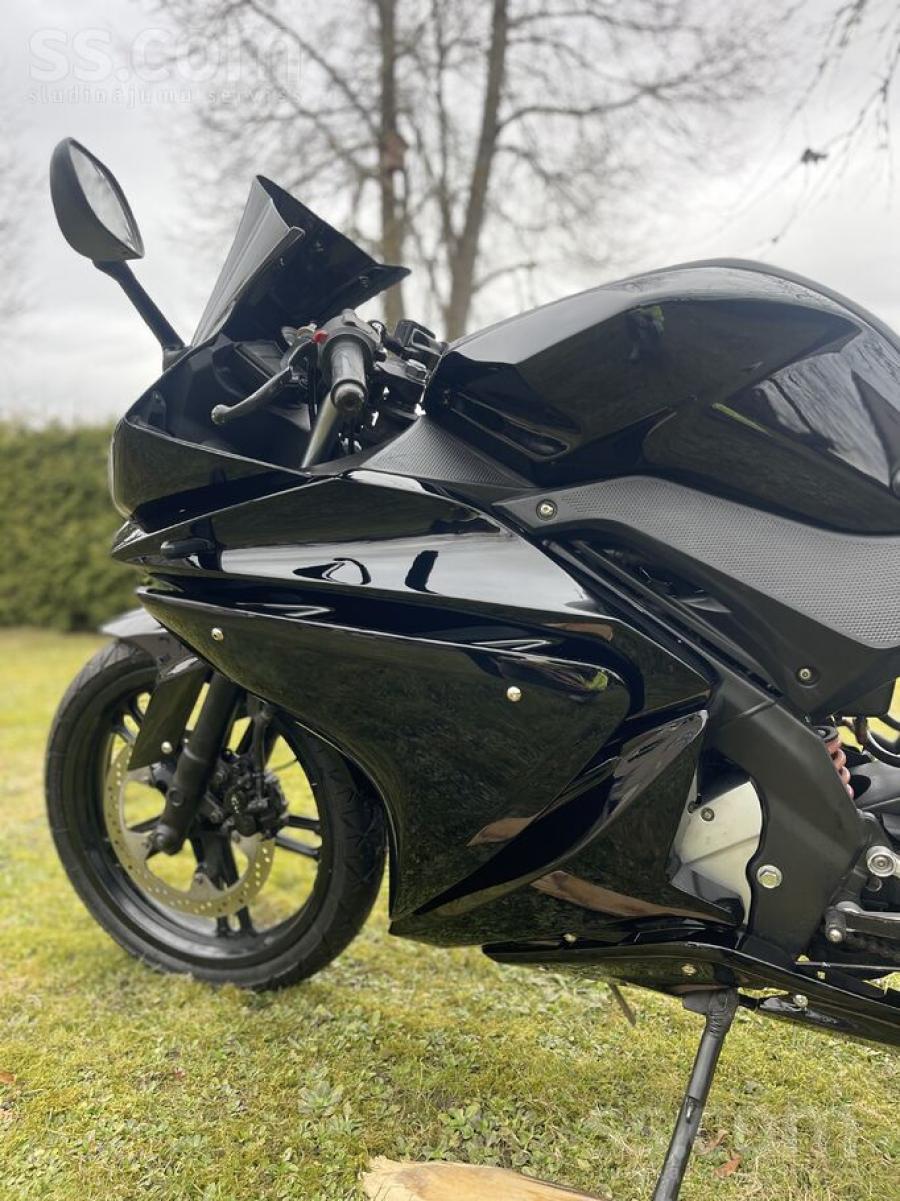 Ямаха YZF R125 2014 в Тельшяй, объемом двигателя 0.13 л и пробегом 0 тыс. км за 2000 €, фото 3 на AUTOMOTO.COM.LV