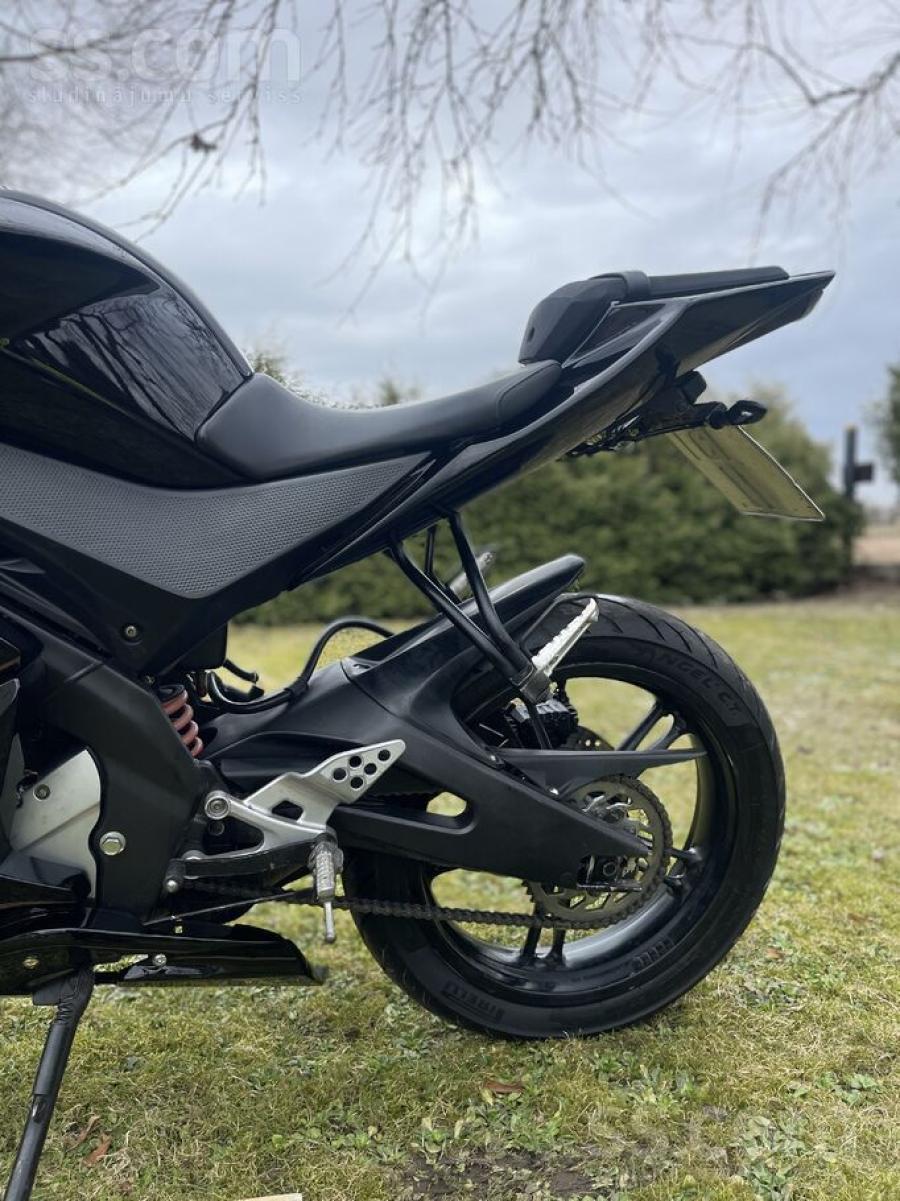 Ямаха YZF R125 2014 в Тельшяй, объемом двигателя 0.13 л и пробегом 0 тыс. км за 2000 €, фото 4 на AUTOMOTO.COM.LV