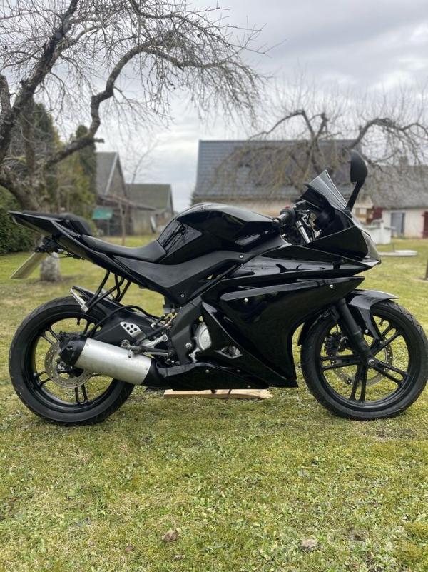 Ямаха YZF R125 2014 в Тельшяй, объемом двигателя 0.13 л и пробегом 0 тыс. км за 2000 €, фото 4 на AUTOMOTO.COM.LV