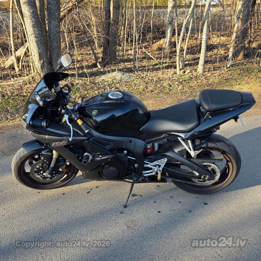 Melns Yamaha YZF R6 2006 Tallina, ar dzinēja tilpumu 0.60 L un nobraukumu 28 tūkst. km par 3999 €, foto 3 vietnē AUTOMOTO.COM.LV