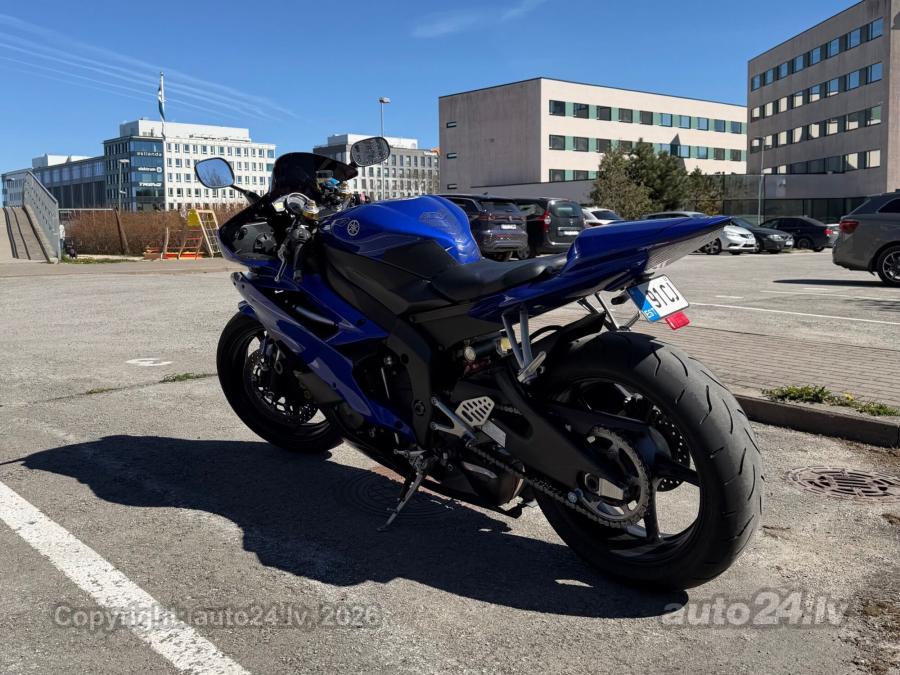 Black Yamaha YZF R6 2006 in Tallinn, with an engine capacity of 0.60 L and mileage of 30 thousand km for 5800 €, photo 3 on AUTOMOTO.COM.LV