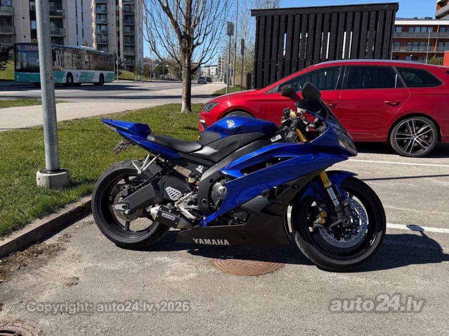 Black Yamaha YZF R6 2006 in Tallinn, with an engine capacity of 0.60 L and mileage of 30 thousand km for 5800 €, photo 4 on AUTOMOTO.COM.LV