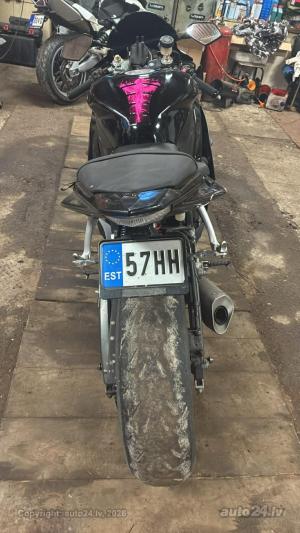 Melns Yamaha YZF R6 2007 Tallina, ar dzinēja tilpumu 0.60 L un nobraukumu 0 tūkst. km par 2600 €, foto 4 vietnē AUTOMOTO.COM.LV