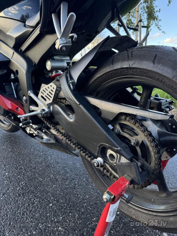 Черный Ямаха YZF R6 2007 в Таллин, объемом двигателя 0.60 л и пробегом 33 тыс. км за 6800 €, фото 6 на AUTOMOTO.COM.LV