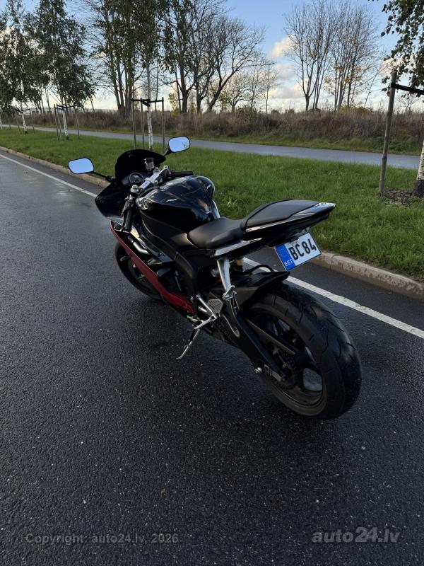 Black Yamaha YZF R6 2007 in Tallinn, with an engine capacity of 0.60 L and mileage of 33 thousand km for 6800 €, photo 4 on AUTOMOTO.COM.LV