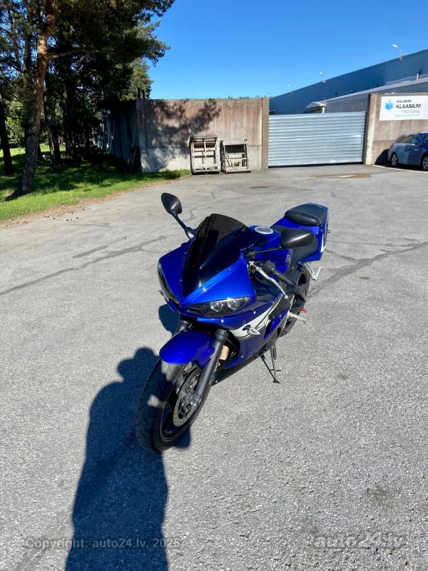 Zils Yamaha YZF R6 2004 Tallina, ar dzinēja tilpumu 0.60 L un nobraukumu 42 tūkst. km par 3650 €, foto 10 vietnē AUTOMOTO.COM.LV