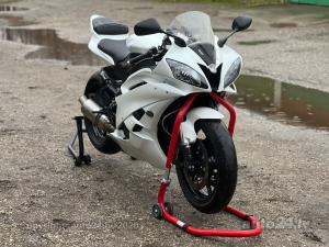 Balts Yamaha YZF R6 2006 Pērnava, ar dzinēja tilpumu 0.60 L un nobraukumu 27 tūkst. km par 5500 €, foto  vietnē AUTOMOTO.COM.LV