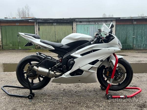 White Yamaha YZF R6 2006 in Parnu, with an engine capacity of 0.60 L and mileage of 27 thousand km for 5500 €, photo 2 on AUTOMOTO.COM.LV