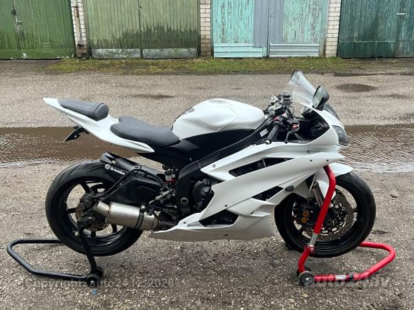White Yamaha YZF R6 2006 in Parnu, with an engine capacity of 0.60 L and mileage of 27 thousand km for 5500 €, photo 4 on AUTOMOTO.COM.LV