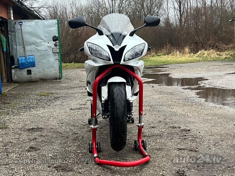 Balts Yamaha YZF R6 2006 Pērnava, ar dzinēja tilpumu 0.60 L un nobraukumu 27 tūkst. km par 5500 €, foto 6 vietnē AUTOMOTO.COM.LV