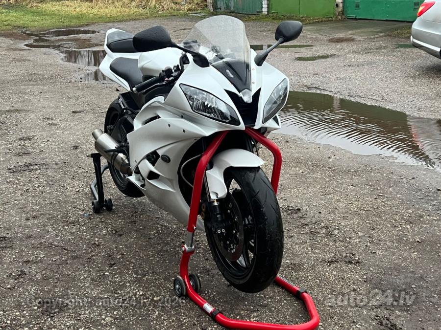 Balts Yamaha YZF R6 2006 Pērnava, ar dzinēja tilpumu 0.60 L un nobraukumu 27 tūkst. km par 5500 €, foto 7 vietnē AUTOMOTO.COM.LV