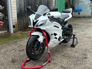 Balts Yamaha YZF R6 2006 Pērnava, ar dzinēja tilpumu 0.60 L un nobraukumu 27 tūkst. km par 5500 €, foto 8 vietnē AUTOMOTO.COM.LV