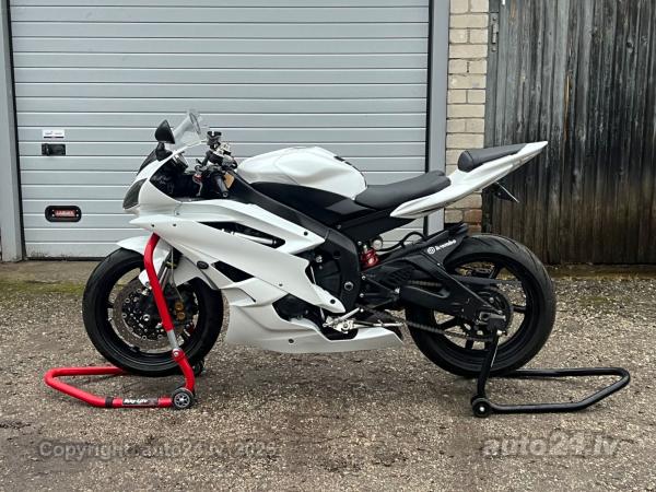 White Yamaha YZF R6 2006 in Parnu, with an engine capacity of 0.60 L and mileage of 27 thousand km for 5500 €, photo 8 on AUTOMOTO.COM.LV