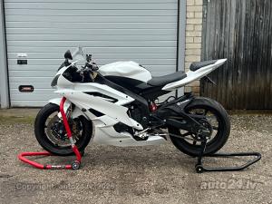 Balts Yamaha YZF R6 2006 Pērnava, ar dzinēja tilpumu 0.60 L un nobraukumu 27 tūkst. km par 5500 €, foto 9 vietnē AUTOMOTO.COM.LV