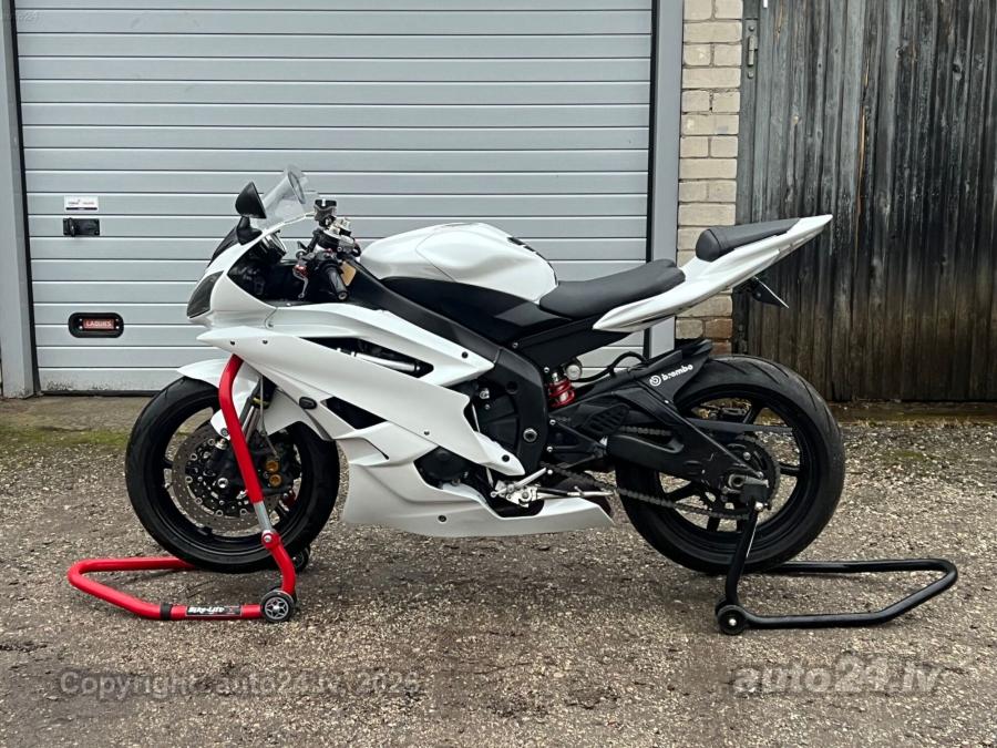 Balts Yamaha YZF R6 2006 Pērnava, ar dzinēja tilpumu 0.60 L un nobraukumu 27 tūkst. km par 5500 €, foto 9 vietnē AUTOMOTO.COM.LV