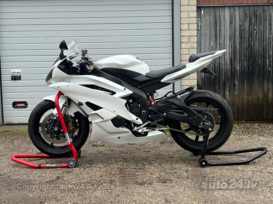 Balts Yamaha YZF R6 2006 Pērnava, ar dzinēja tilpumu 0.60 L un nobraukumu 27 tūkst. km par 5500 €, foto 10 vietnē AUTOMOTO.COM.LV