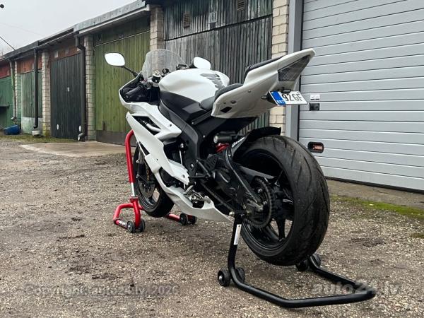 White Yamaha YZF R6 2006 in Parnu, with an engine capacity of 0.60 L and mileage of 27 thousand km for 5500 €, photo 10 on AUTOMOTO.COM.LV