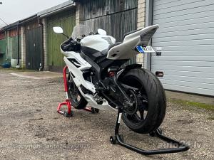 Balts Yamaha YZF R6 2006 Pērnava, ar dzinēja tilpumu 0.60 L un nobraukumu 27 tūkst. km par 5500 €, foto 11 vietnē AUTOMOTO.COM.LV