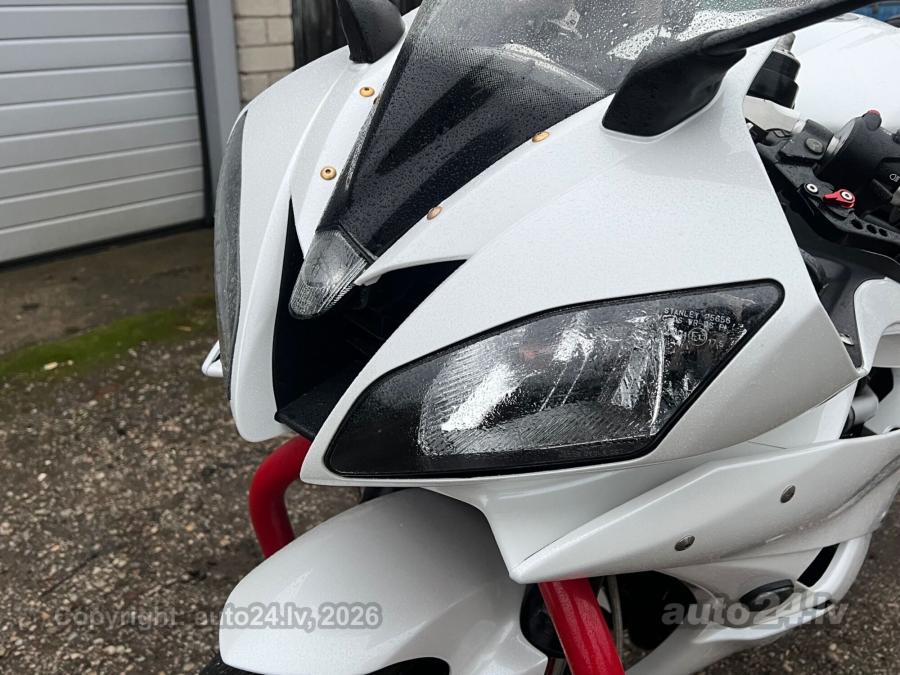 Balts Yamaha YZF R6 2006 Pērnava, ar dzinēja tilpumu 0.60 L un nobraukumu 27 tūkst. km par 5500 €, foto 17 vietnē AUTOMOTO.COM.LV