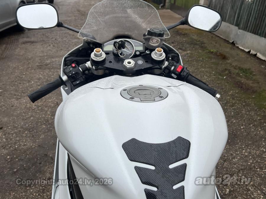 Balts Yamaha YZF R6 2006 Pērnava, ar dzinēja tilpumu 0.60 L un nobraukumu 27 tūkst. km par 5500 €, foto 18 vietnē AUTOMOTO.COM.LV
