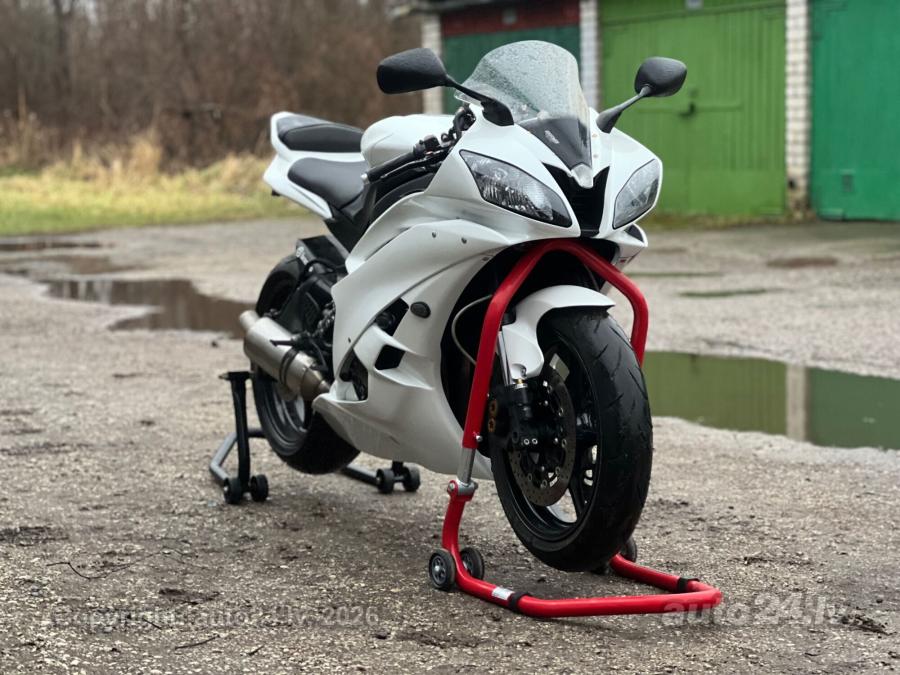Balts Yamaha YZF R6 2006 Pērnava, ar dzinēja tilpumu 0.60 L un nobraukumu 27 tūkst. km par 5500 €, foto 19 vietnē AUTOMOTO.COM.LV